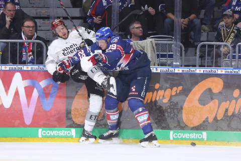 Denis Reul Adler Mannheim, 29 in duel with Roman Kechter Nuernberg Ice ...