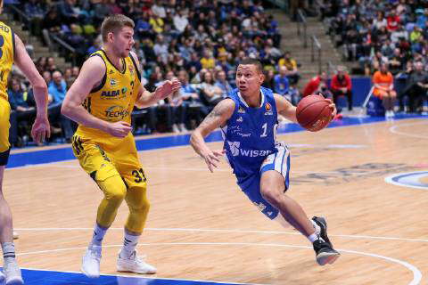 Elijah Clarance Fraport Skyliners 1 rises to the basket against ...