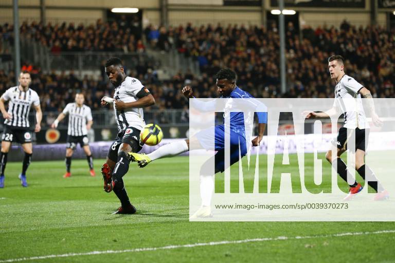 Cheick Timite vs Ismael Traore FOOTBALL : Angers vs Amiens - Ligue 1 ...
