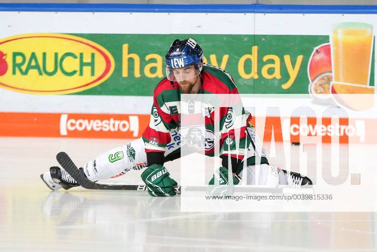 Jamie Arniel 9 Augsburg Panther warming up stretching EHC Red Bull ...