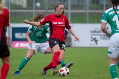 v v li Luisa Wensing SV Werder Bremen 2 and Stefanie Sanders SC ...