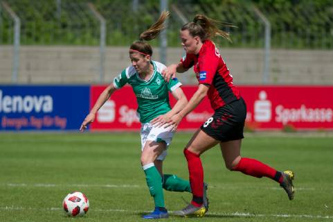 v v li Luisa Wensing SV Werder Bremen 2 and Stefanie Sanders SC ...