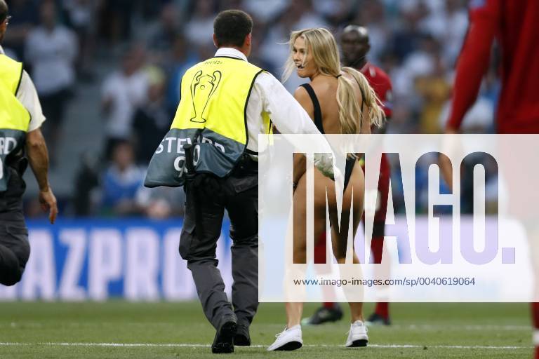 Naked female streaker during the UEFA Champions League final match ...