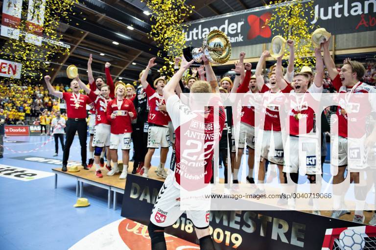 Aalborg Handballs list Rene Antonsen with the trophy after the victory ...