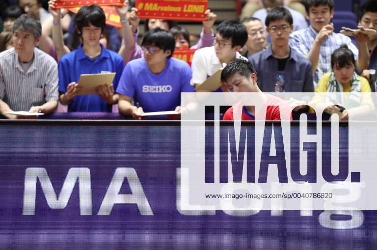 (190615) -- SAPPORO, June 15, 2019 (Xinhua) -- Ma Long of China reacts ...