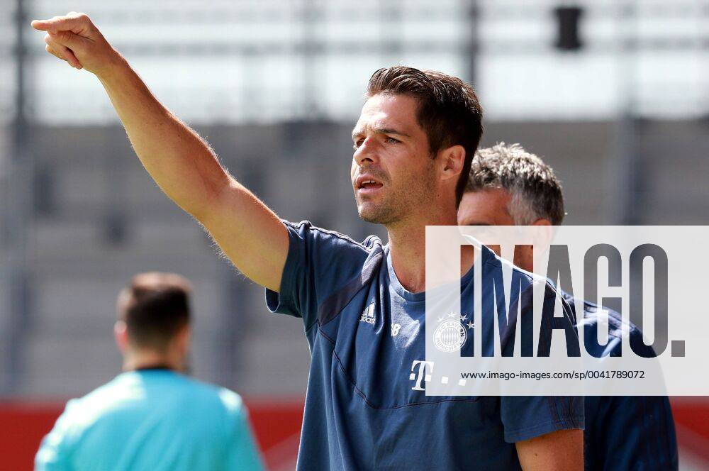 Co Coach Stefan Buck FC Bayern AJ Football A Juniors Bundesliga 21 08 ...