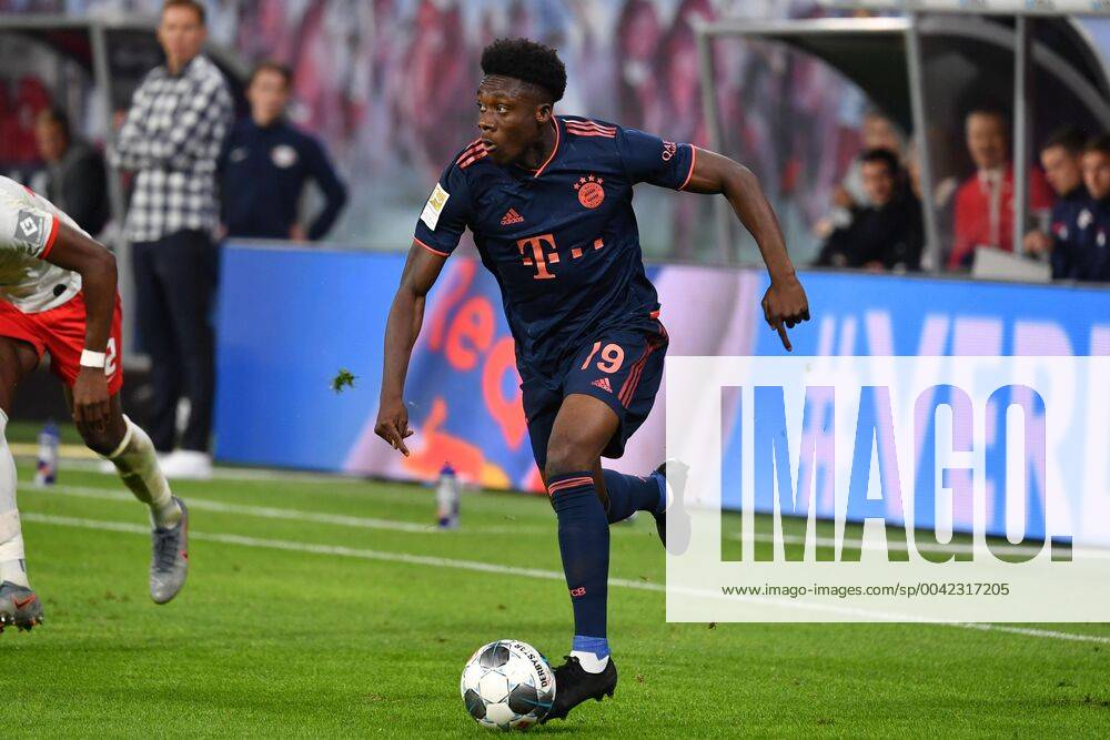 Alphonso DAVIES Bayern Muenchen , action,single action,single image, clipping,full body shot,whole