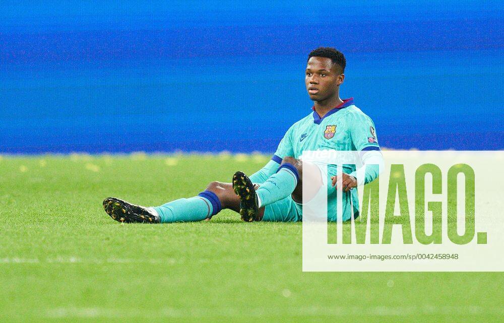 Ansu FATI, Barca 31 whole figure, action, single image, single action ...