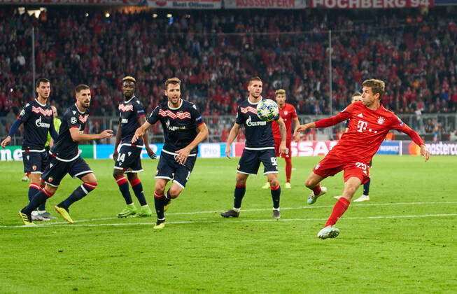 Thomas MUELLER, MÜLLER, FCB 25 scores, shoots goal for 3-0 FC BAYERN ...