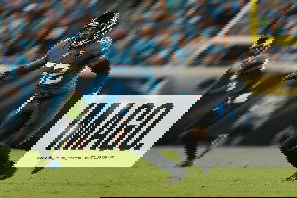 JACKSONVILLE, FL - SEPTEMBER 19: Jacksonville Jaguars Linebacker Najee ...