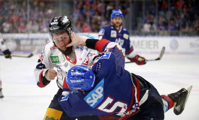 Brawl between Landon Ferraro Koeln and Fabrizio Pilu Mannheim Koelner ...