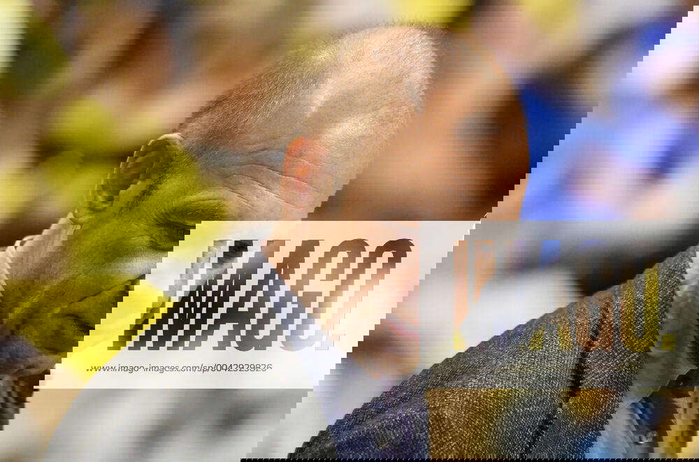 Marco Baldi Manager ALBA , before the game ALBA Berlin s Oliver ...