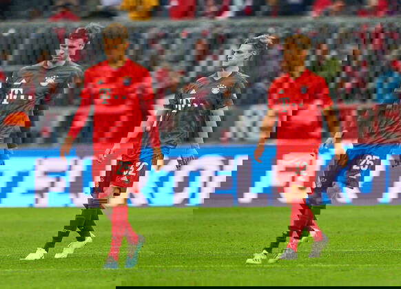 Thomas MUELLER, MÜLLER, FCB 25 Joshua KIMMICH, FCB 32 Zweikampf, Aktion ...