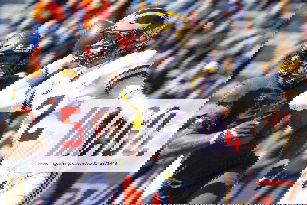 October 12, 2019, Champaign, Illinois, U.S: Michigan quarterback SHEA ...