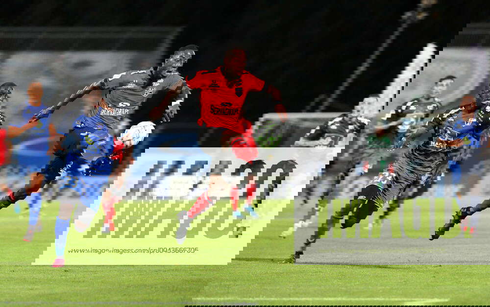 13 YANNICK GOMIS (EAG) FOOTBALL : Niort vs Guingamp - Dominos Ligue 2 ...