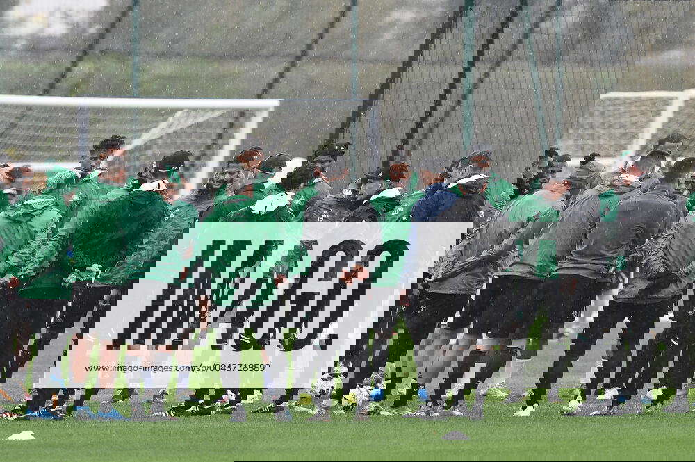 Claude Puel (entraineur) avec ses joueurs et Laurent Huard et Julien ...