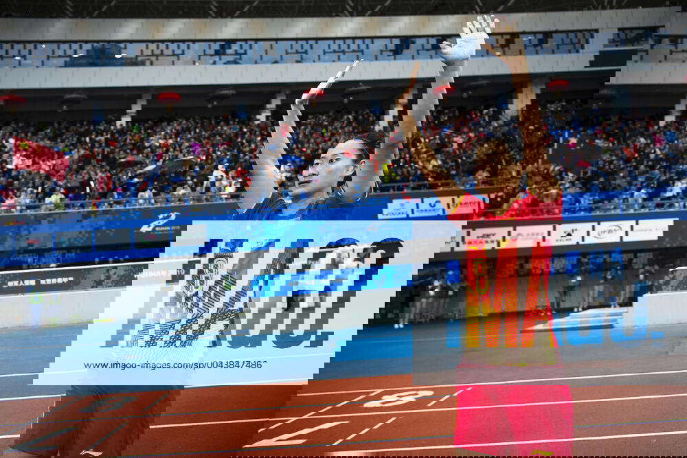 (191026) -- WUHAN, Oct. 26, 2019 -- Wu Haiyan of China waves to ...