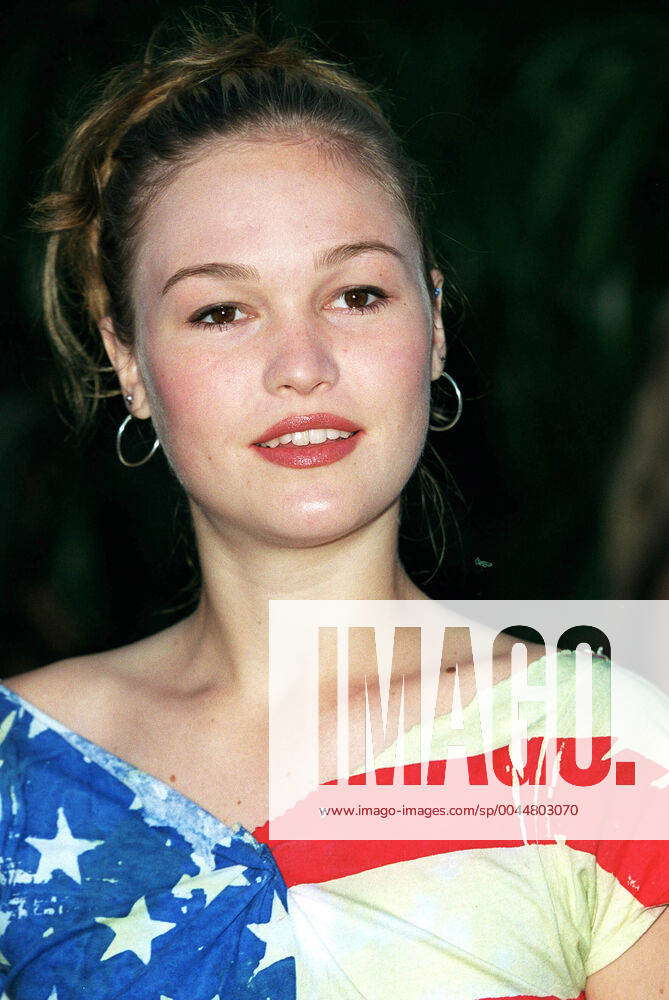 Julia Stiles 2001