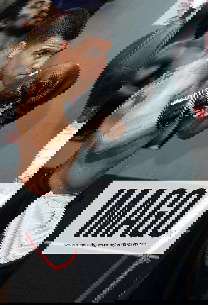 Victor Ortiz Boxer Amir Khan Training In Hollywood Hollywood, Los ...