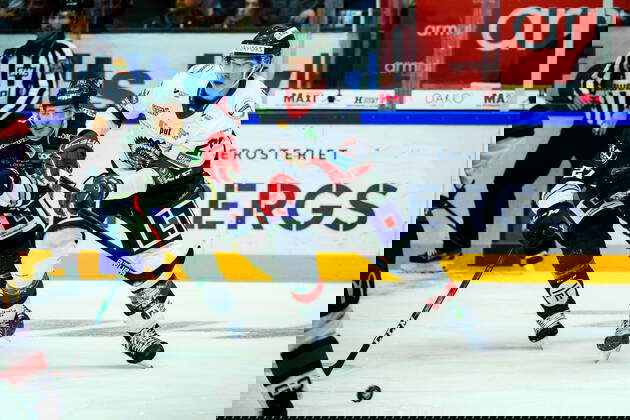 Färjestads Oskar Bäck and Frölundas Lucas Raymond during the ice hockey ...