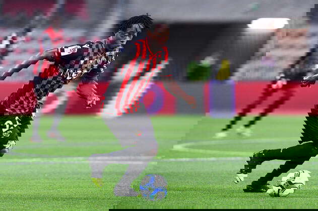 22 ARNAUD LUSAMBA (NICE) FOOTBALL : Nice vs Angers - Ligue 1 Conforama ...