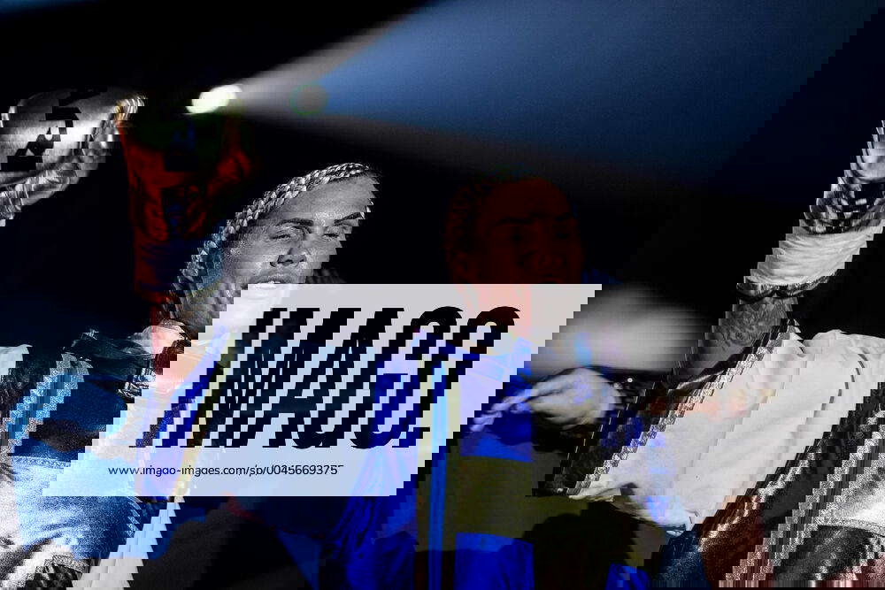 191211 Mikaela Lauren of Sweden ahead of her boxing fight against Paty ...