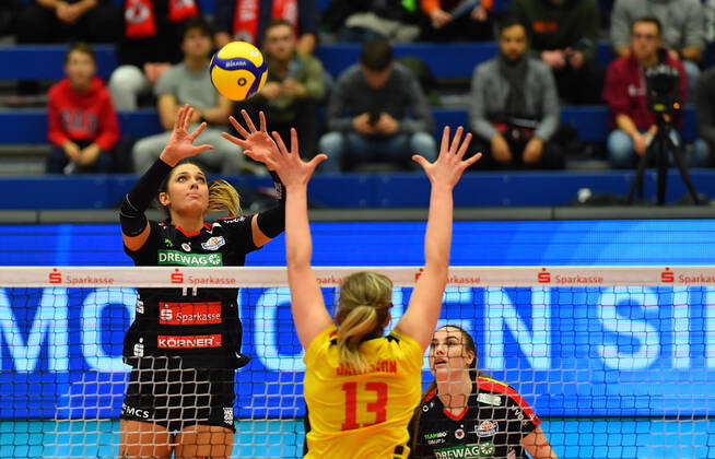 behind the net Milica Kubura Dresden against Brittany Abercrombie ...