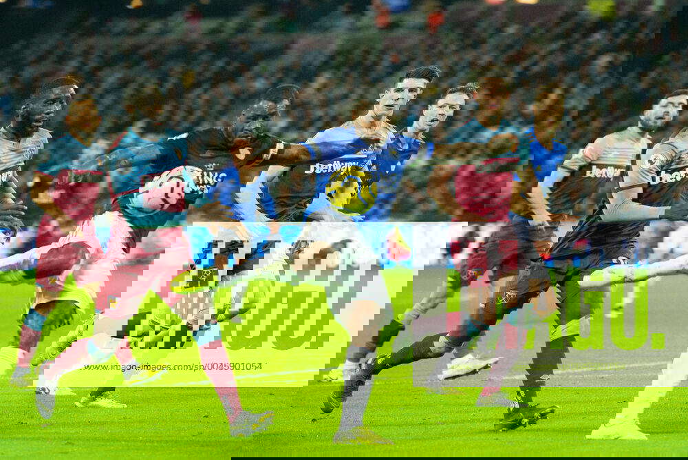 Leicester s Wes Morgan during the Sky Bet Championship match between ...