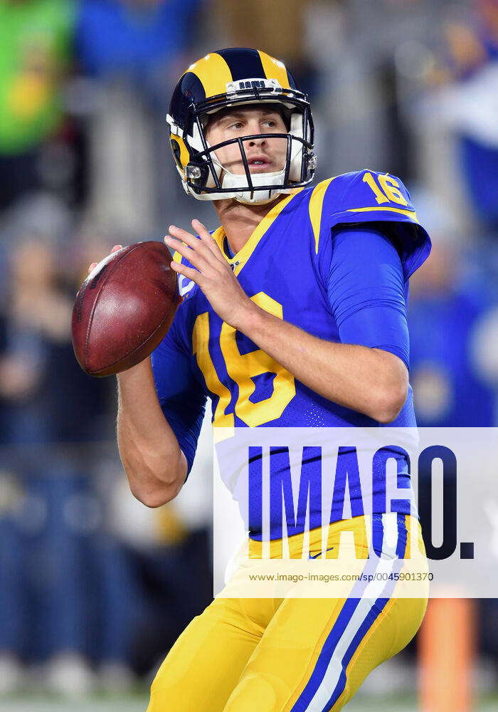 LOS ANGELES, CA - DECEMBER 08: Los Angeles Rams quarterback Jared Goff ...