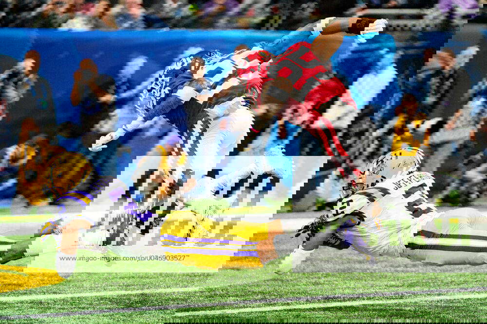 December 28, 2019: LSU Tigers wide receiver Justin Jefferson (2) scores ...