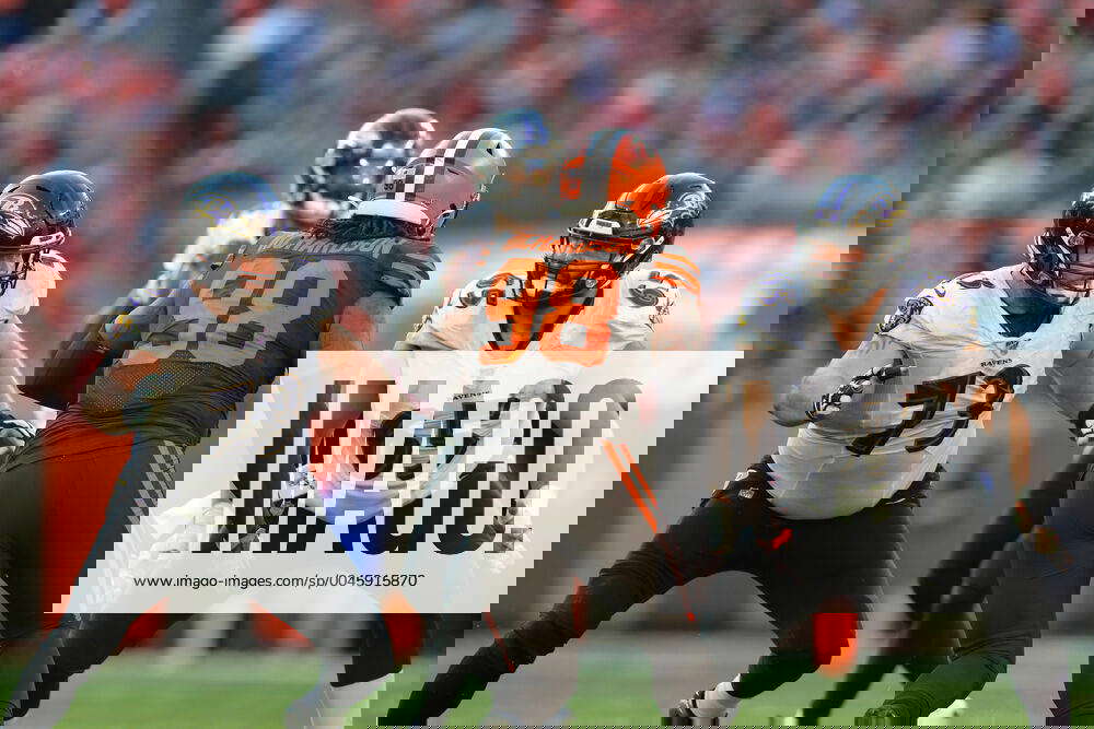 CLEVELAND, OH - DECEMBER 22: Baltimore Ravens offensive guard Marshal ...