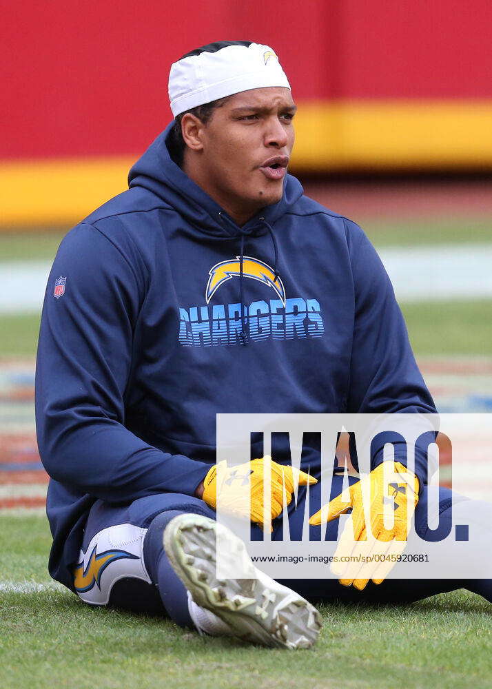 KANSAS CITY, MO - DECEMBER 29: Los Angeles Chargers defensive end Isaac ...