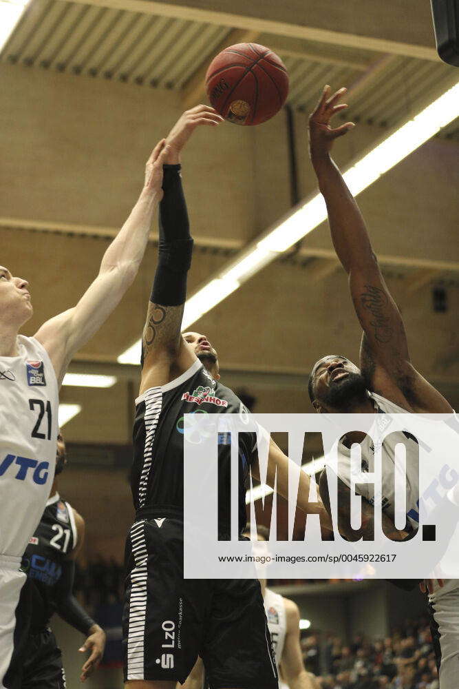 Prince Ibeh Towers against Josh Young Rasta Basketball Men BBL at So 29 ...