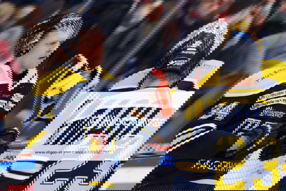 191230 HV71s Jesper Williamsson drops after the ice hockey match in SHL between HV71 and Frölunda