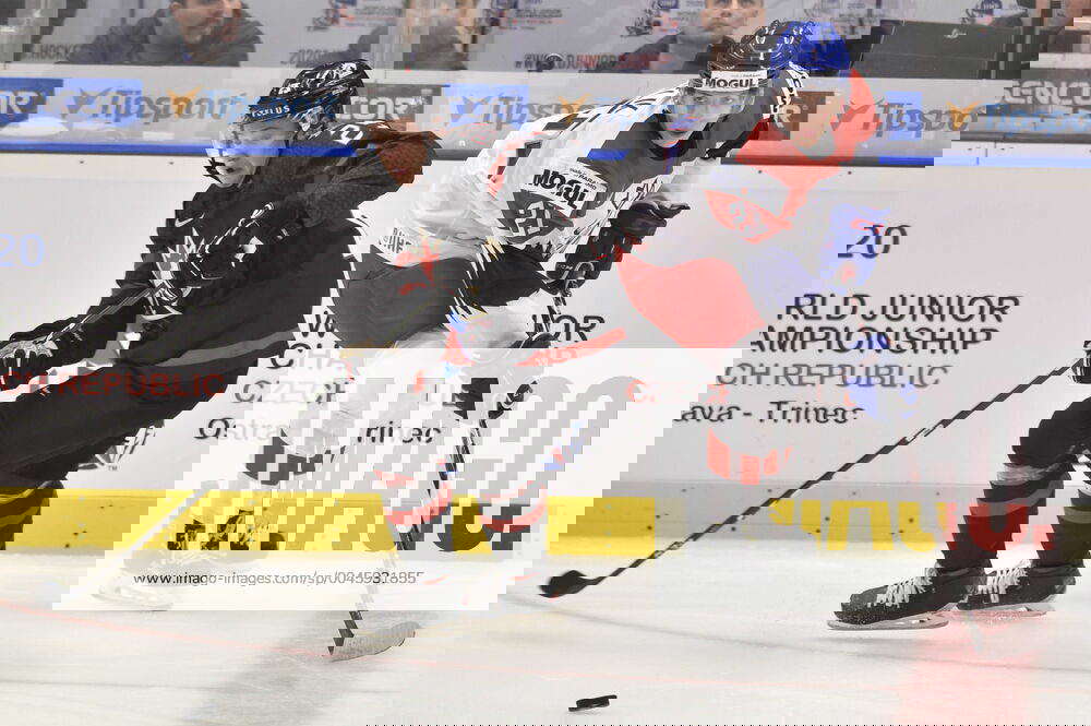 L-R Aidan Dudas (CAN) and Jaromir Pytlik (CZE) in action during the 2020 IIHF World Junior Ice