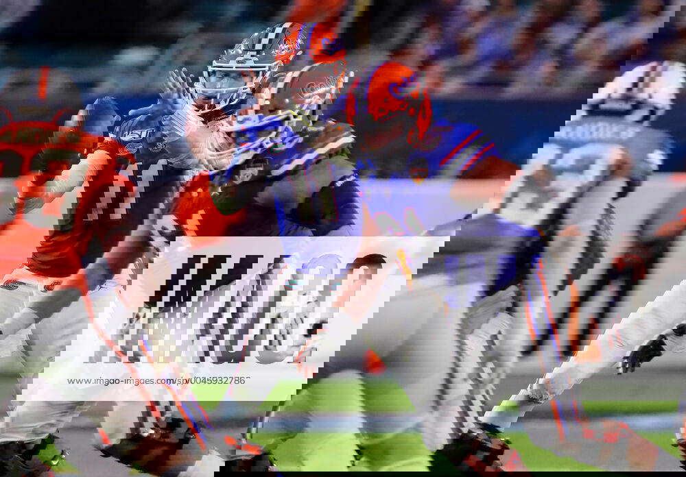 December 30, 2019: Florida Gators quarterback Kyle Trask (11) receives ...