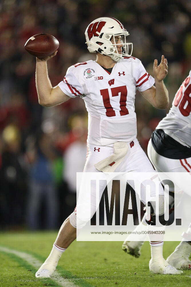 January 1, 2020: Wisconsin Badgers quarterback Jack Coan (17) makes a ...