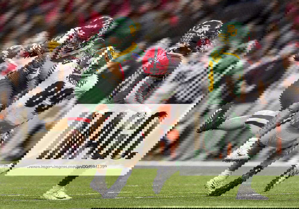 January 01, 2020: Baylor defensive back Raleigh Texada (13) and Georgia ...