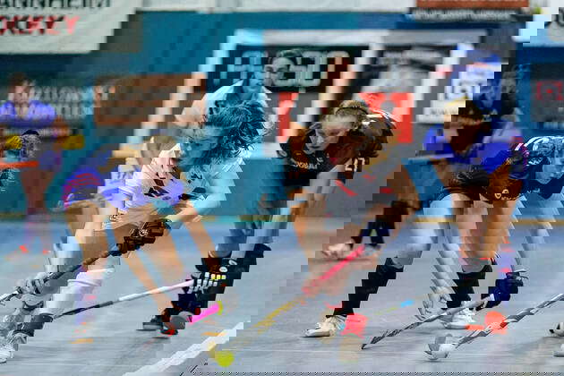 from left to right Merle Sophie Knobloch MHC, 22 , Vera Schultz TSVMH ...