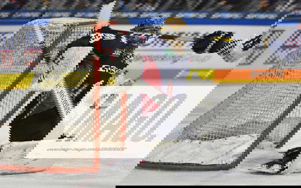 Justin Pogge Goalkeeper EHC, at a parade EHC Polar Bears EHC Red Bull ...