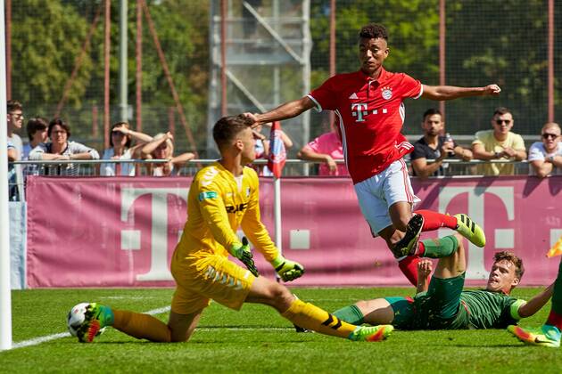 TILLMANN Timothy FCB 2016 FS U19 FC Bayern Munich vs FC Viktoria Plzen ...