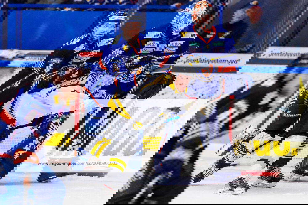 Växjös Tim Erixon in battle with Brynäs Samuel Solem during the ice hockey match in SHL between