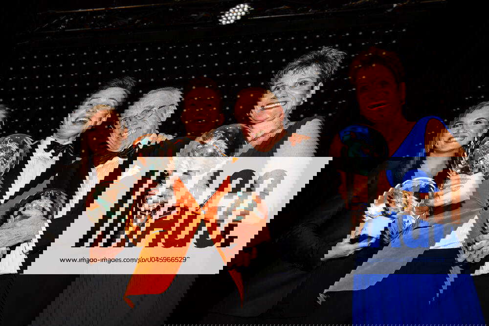 200401 Oda Djupvik, Karsten Warholm, Leif Olav Alnes and his wife Kate ...