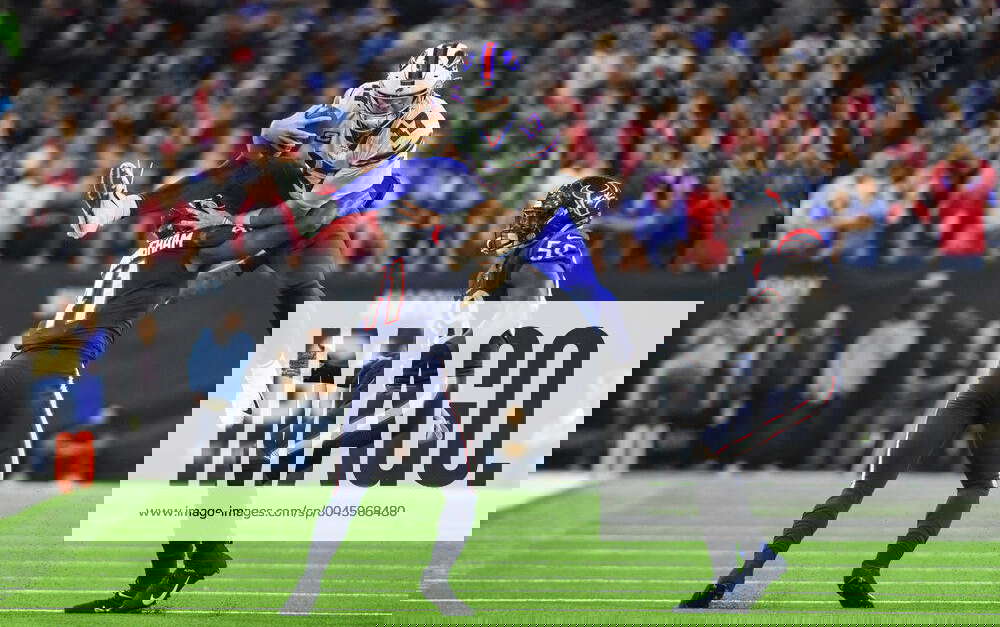 HOUSTON, TX - JANUARY 04: Buffalo Bills quarterback Josh Allen (17 ...