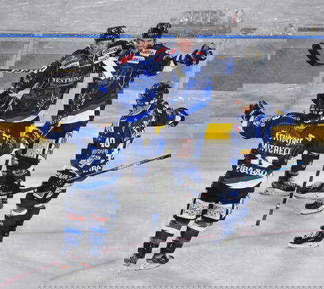 1 0 Goal celebration Dresden, from left to right Dale Mitchell 13 ...