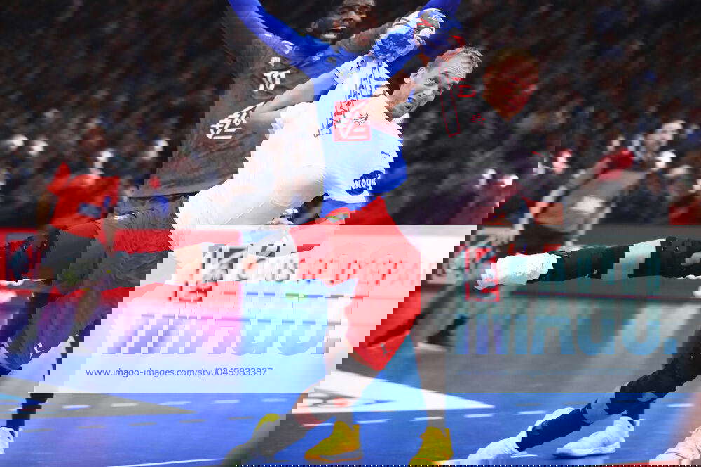 Rene Toft Hansen HANDBALL : France vs Danemark - Golden League - 05 01 ...