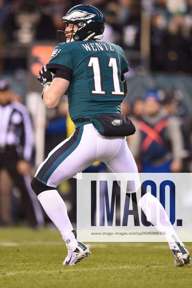 JAN 05, 2020 : Philadelphia Eagles quarterback Carson Wentz drops back ...