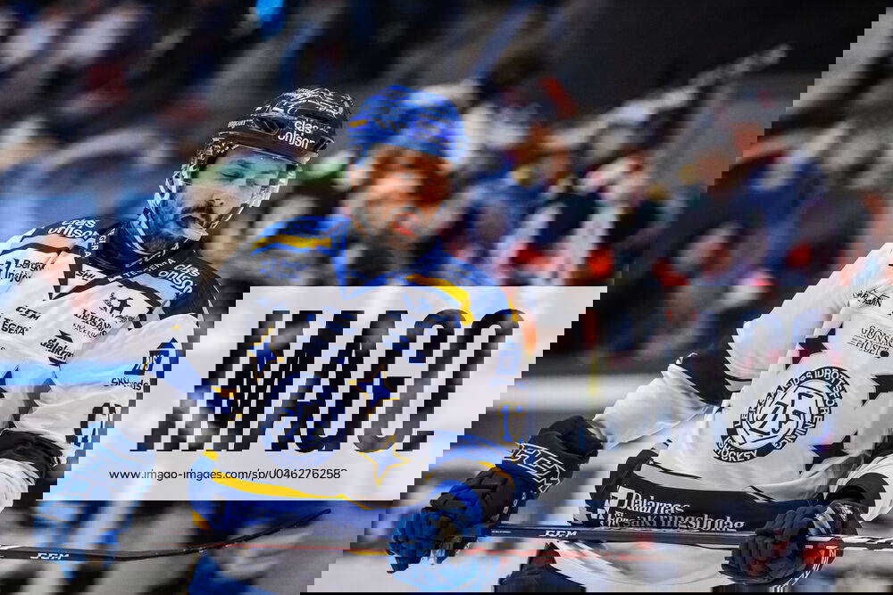 Leksands Daniel Olsson Trkulja drops after 2 1 during the ice hockey match in SHL between Växjö and