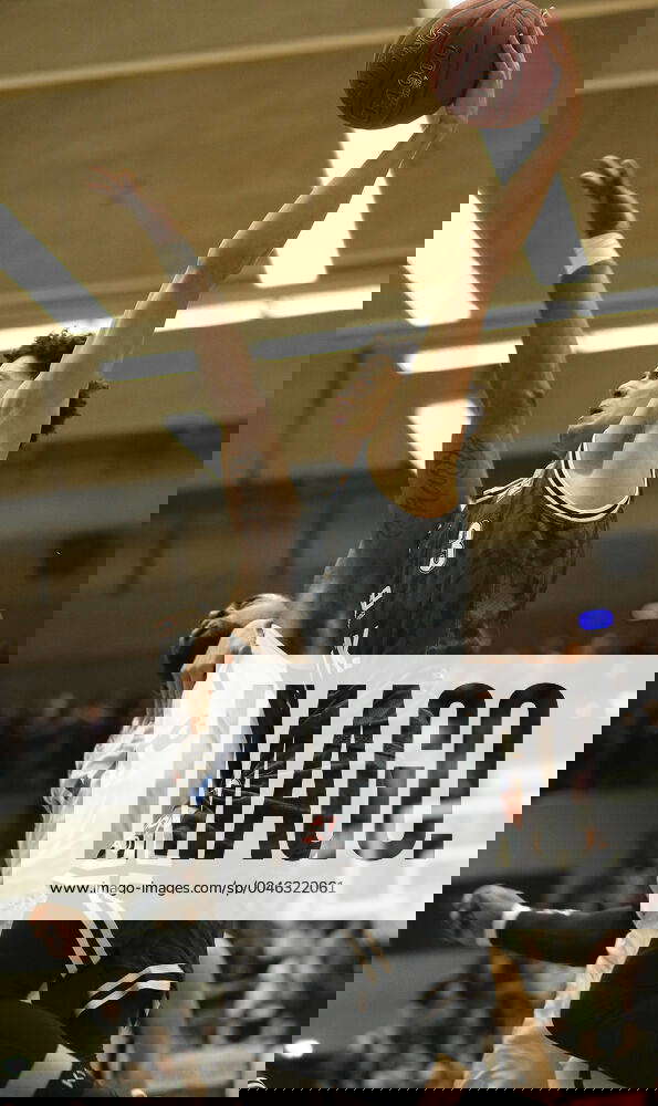 Joshua Obiesie Würzburg throws against Prince Ibeh , left Basketball ...