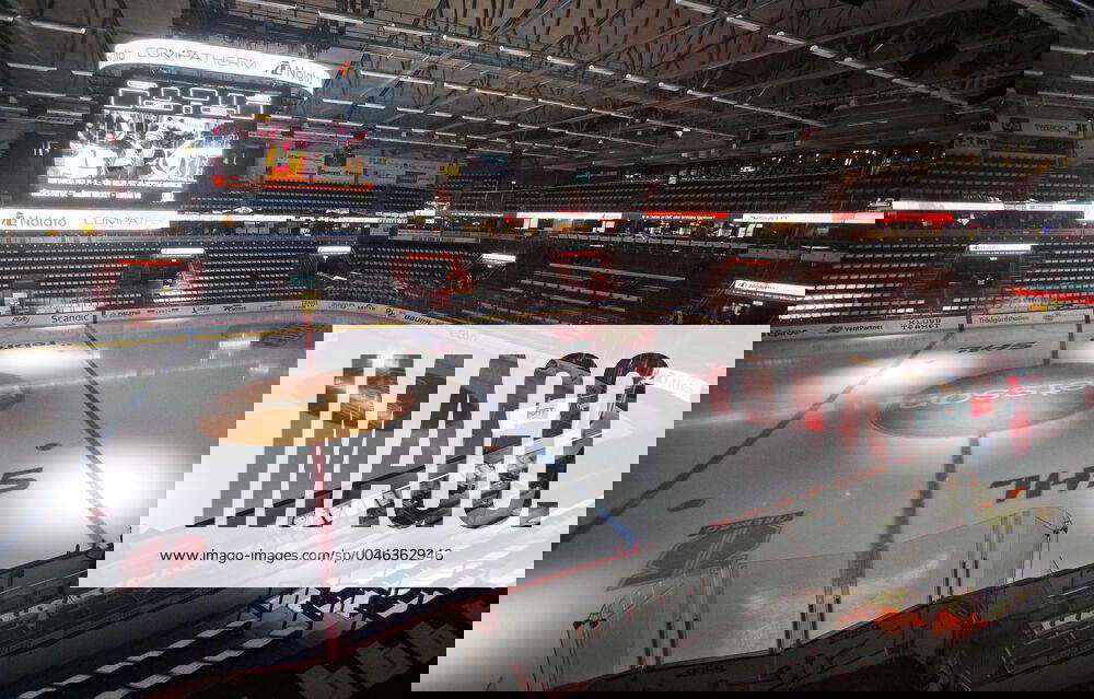 200130 Behrn Arena entertaining for ice hockey match in SHL between ...